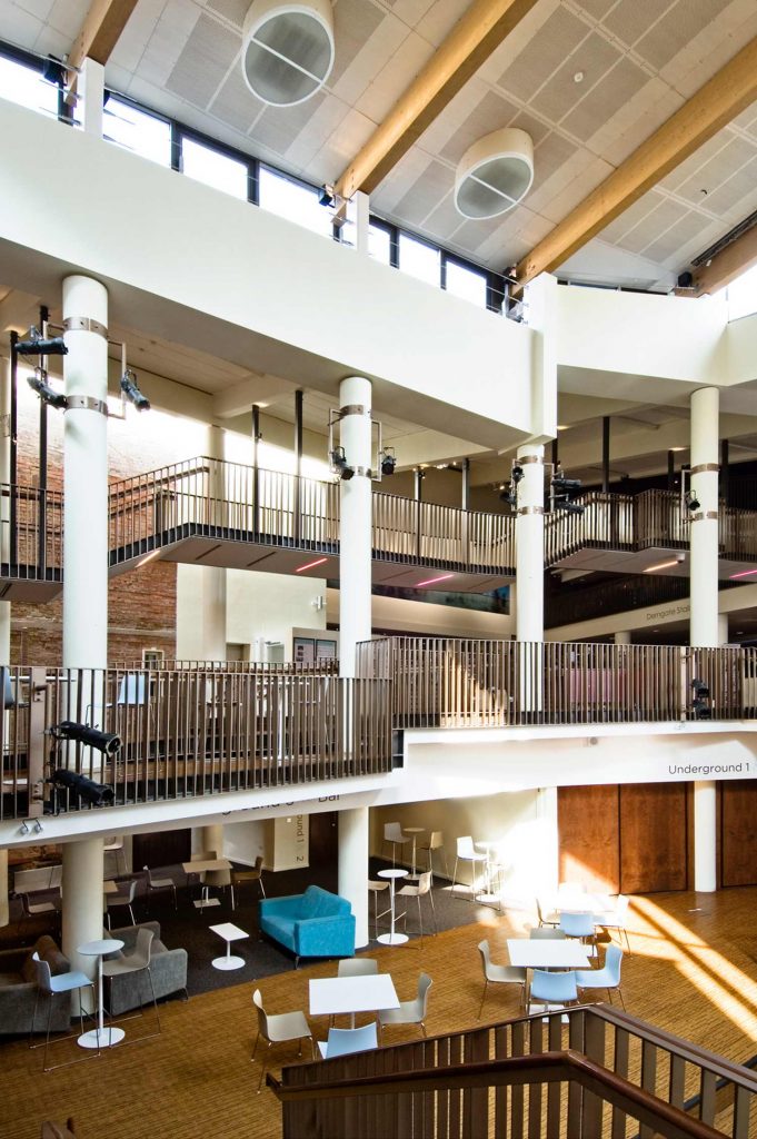 Royal & Derngate Theatre. - AKT II