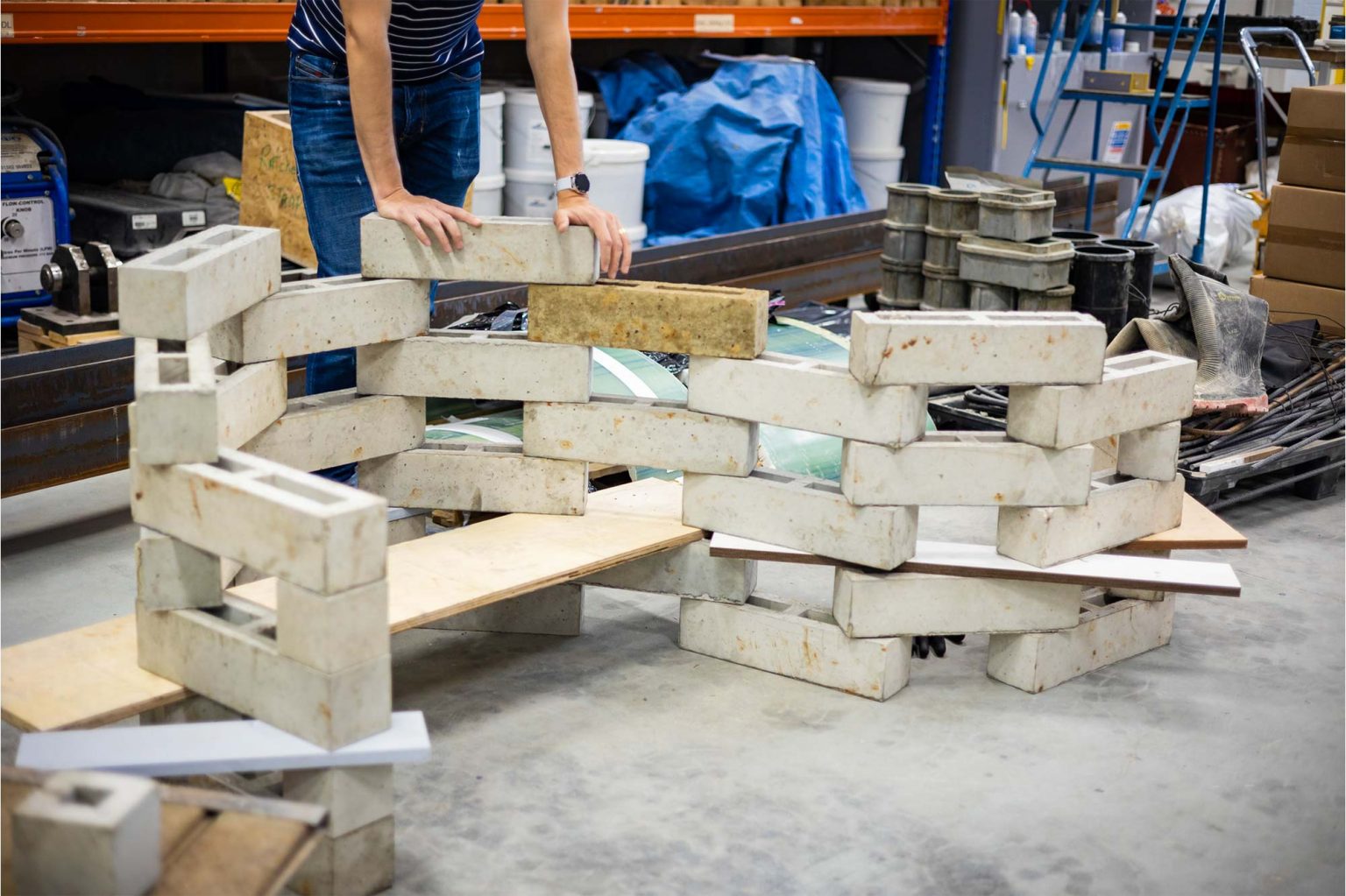 ('Crinkle-Crankle' concrete installation) Seratech. - AKT II