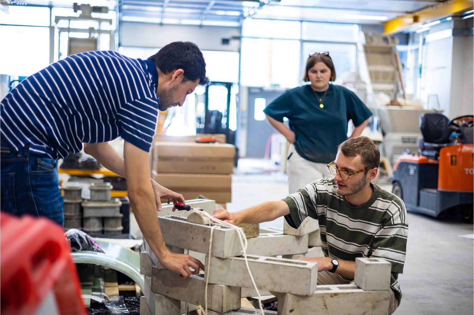 ('Crinkle-Crankle' concrete installation) Seratech. - AKT II