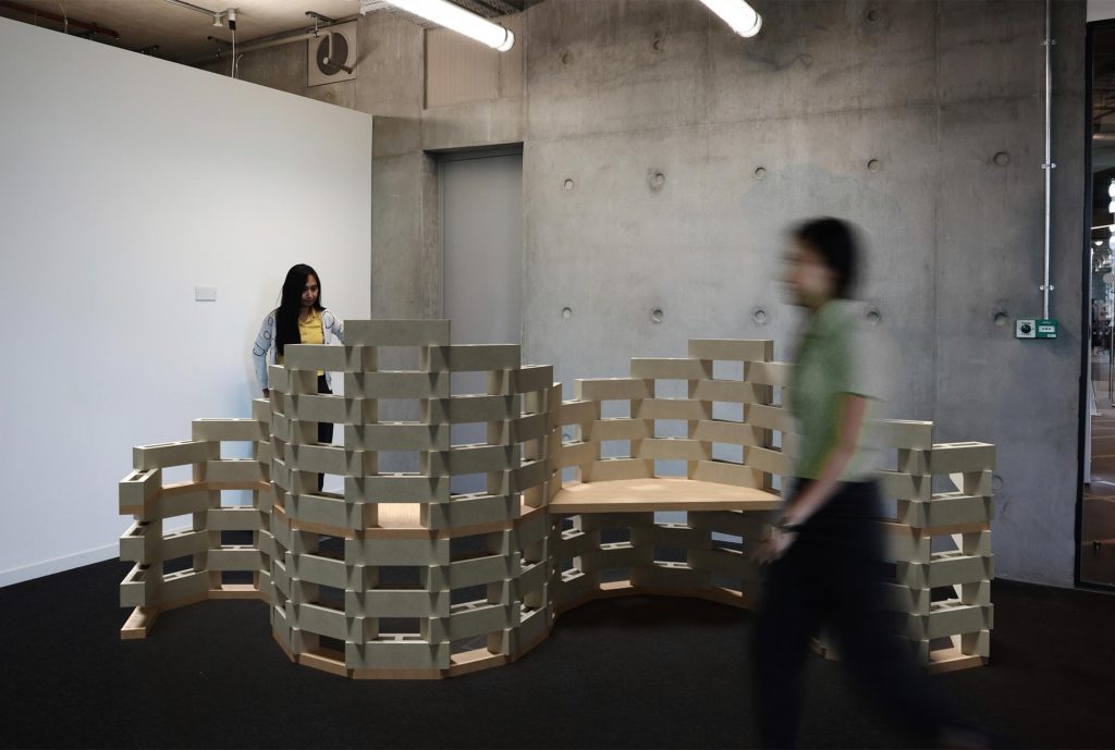 ('Crinkle-Crankle' concrete installation) Seratech. - AKT II